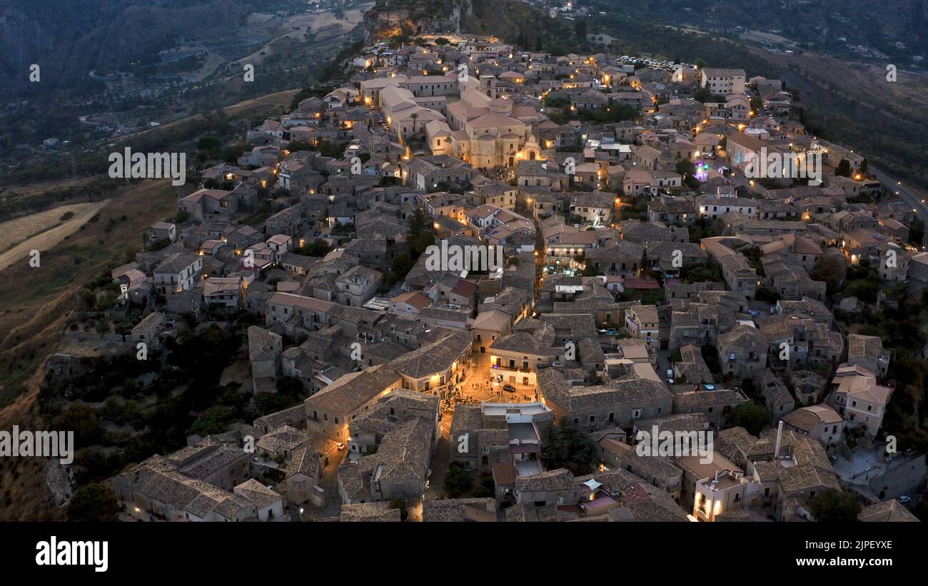 Gerace architecture castle hi-res stock photography and images - Alamy