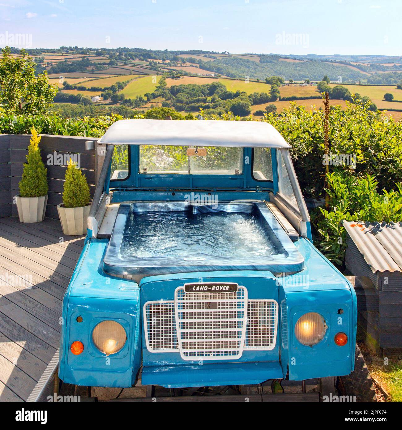 Land Rover hot tub, Bluebird caravan, High Bickington, North Devon ...