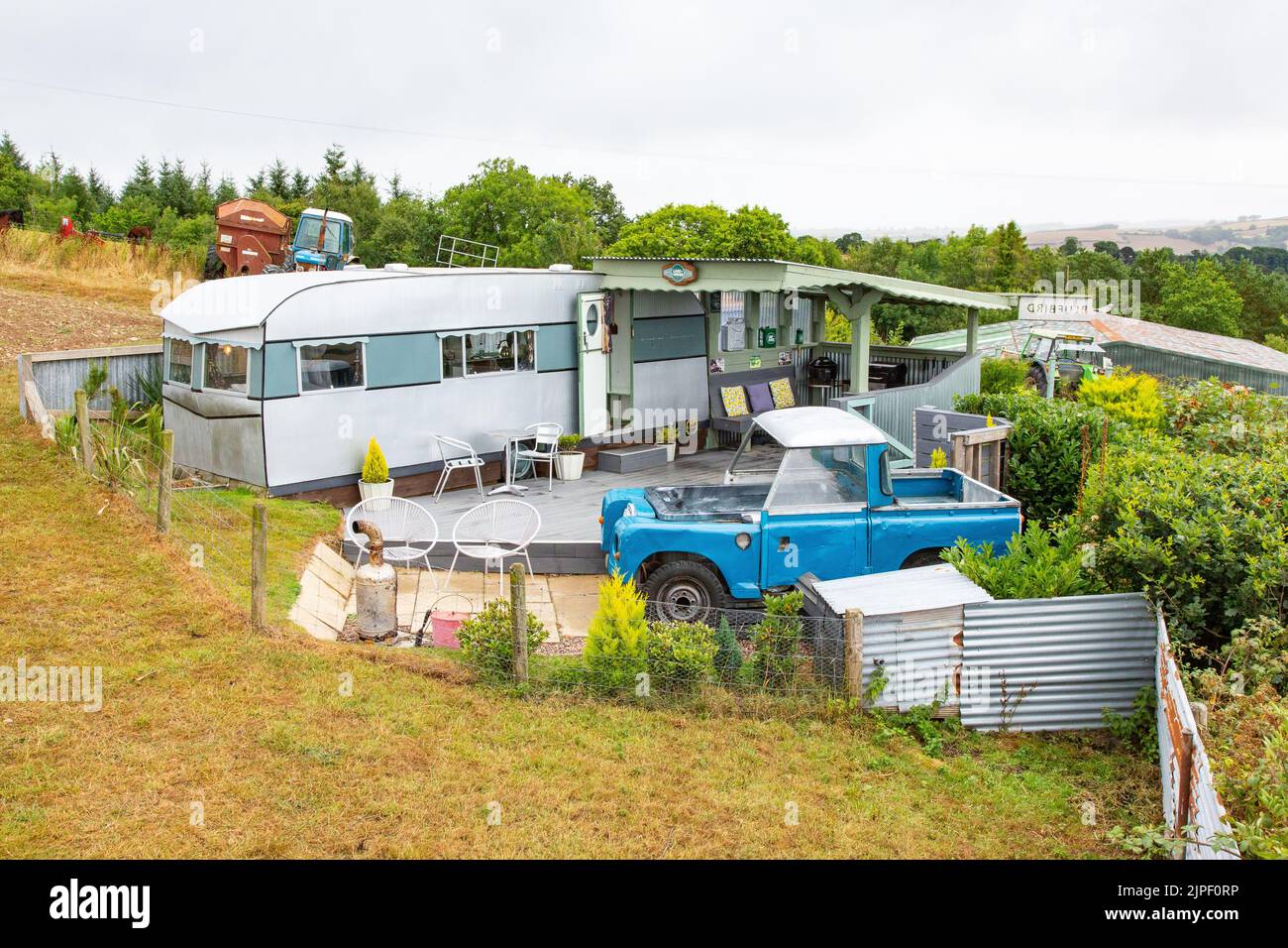 Land Rover hot tub, Bluebird caravan, High Bickington, North Devon ...