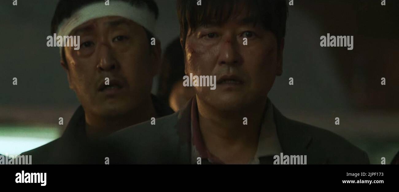 EMERGENCY DECLARATION, (aka BISANG SEONEON), SONG Kang-ho (front), 2021 ...