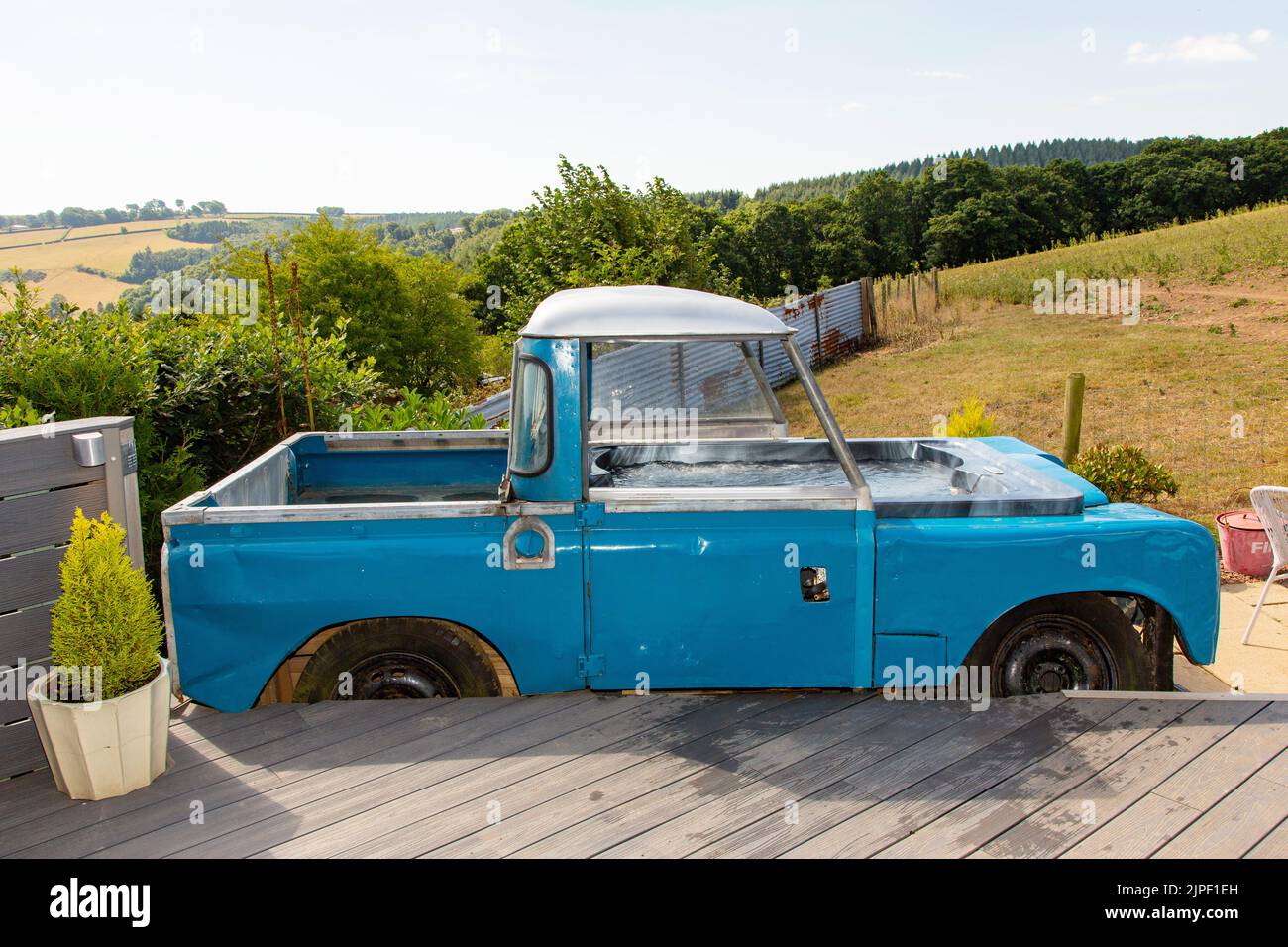Land Rover hot tub, Bluebird caravan, High Bickington, North Devon ...