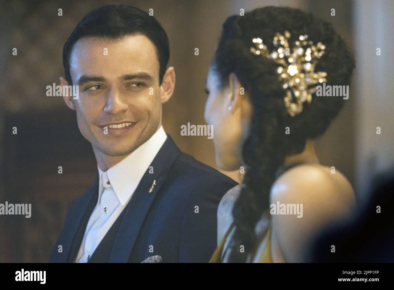 THE INVITATION, from left: Thomas Doherty, Nathalie Emmanuel, 2022. ph ...