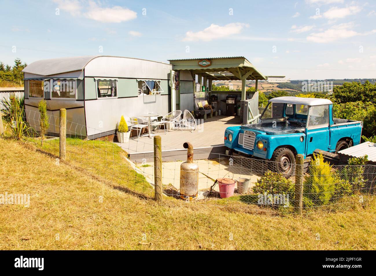 Land Rover hot tub, Bluebird caravan, High Bickington, North Devon ...