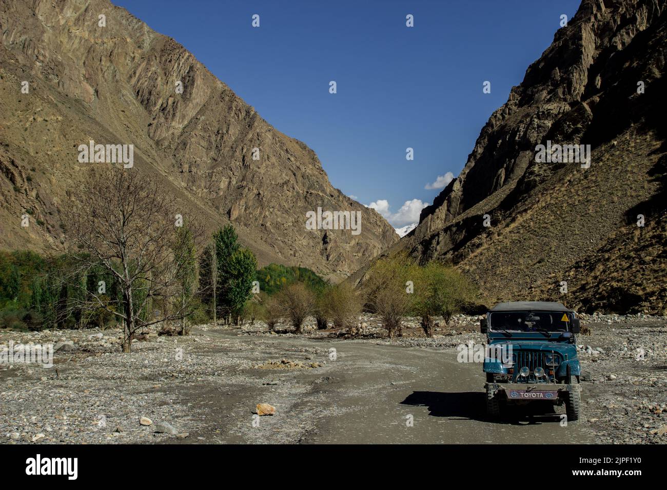 Blue sky fresh air pathway hi-res stock photography and images - Alamy