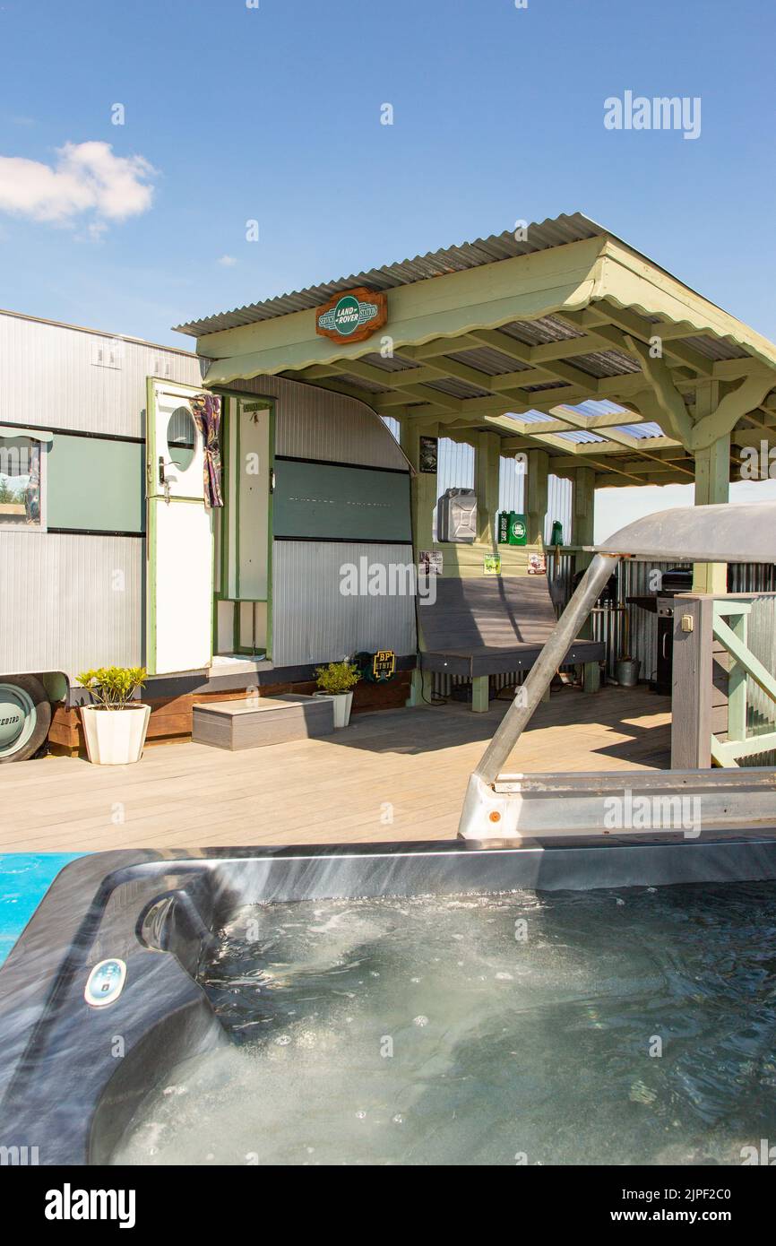 Land Rover hot tub, Bluebird caravan, High Bickington, North Devon ...