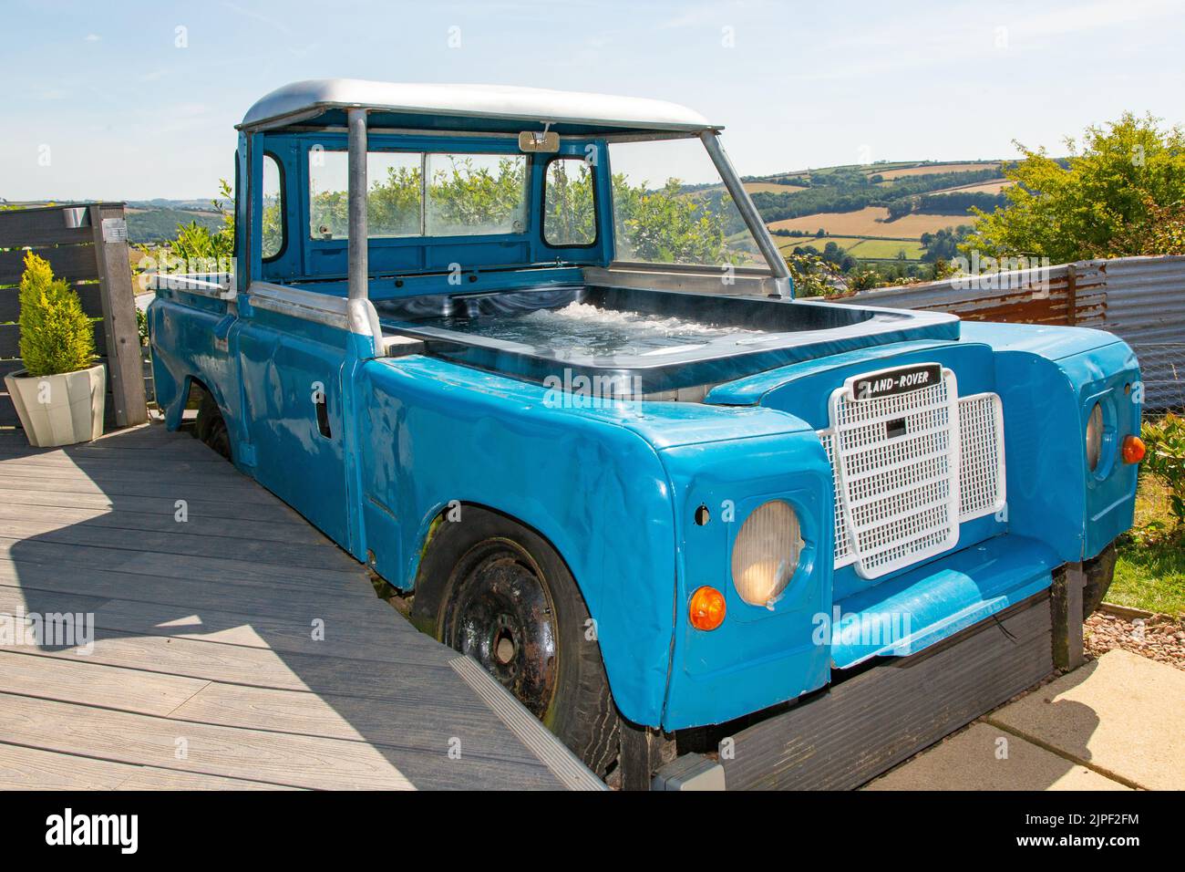 Land Rover hot tub, Bluebird caravan, High Bickington, North Devon ...