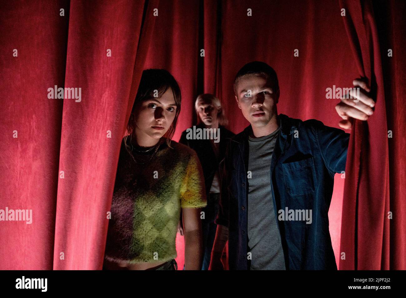 LOCKE & KEY, (aka LOCKE AND KEY), from left: Emilia Jones, Ian Lake ...