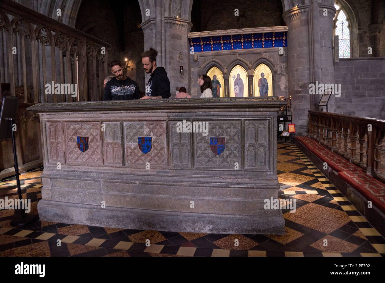 Visitors to the tomb of Edmund Tudor at St.Davids Cathedral (Tyddewi ...