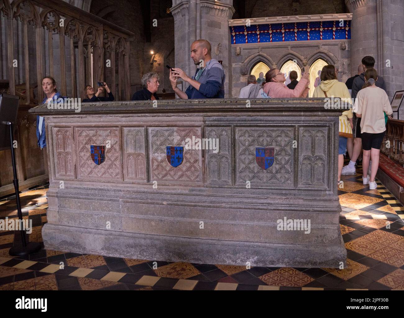 Visitors to the tomb of Edmund Tudor at St.Davids Cathedral (Tyddewi ...