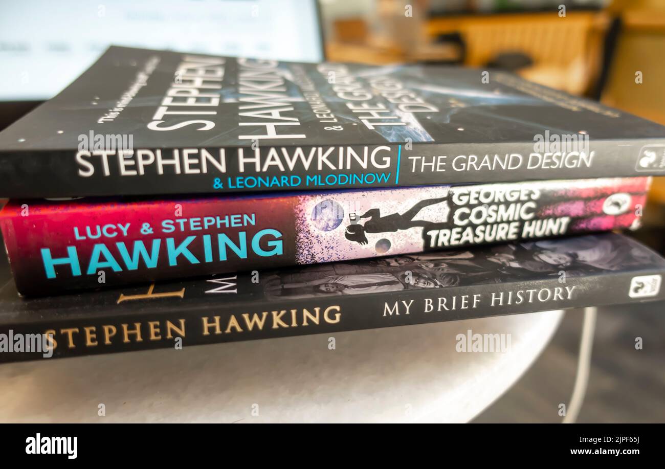 Major Stephen Hawking books in a stack Stock Photo - Alamy