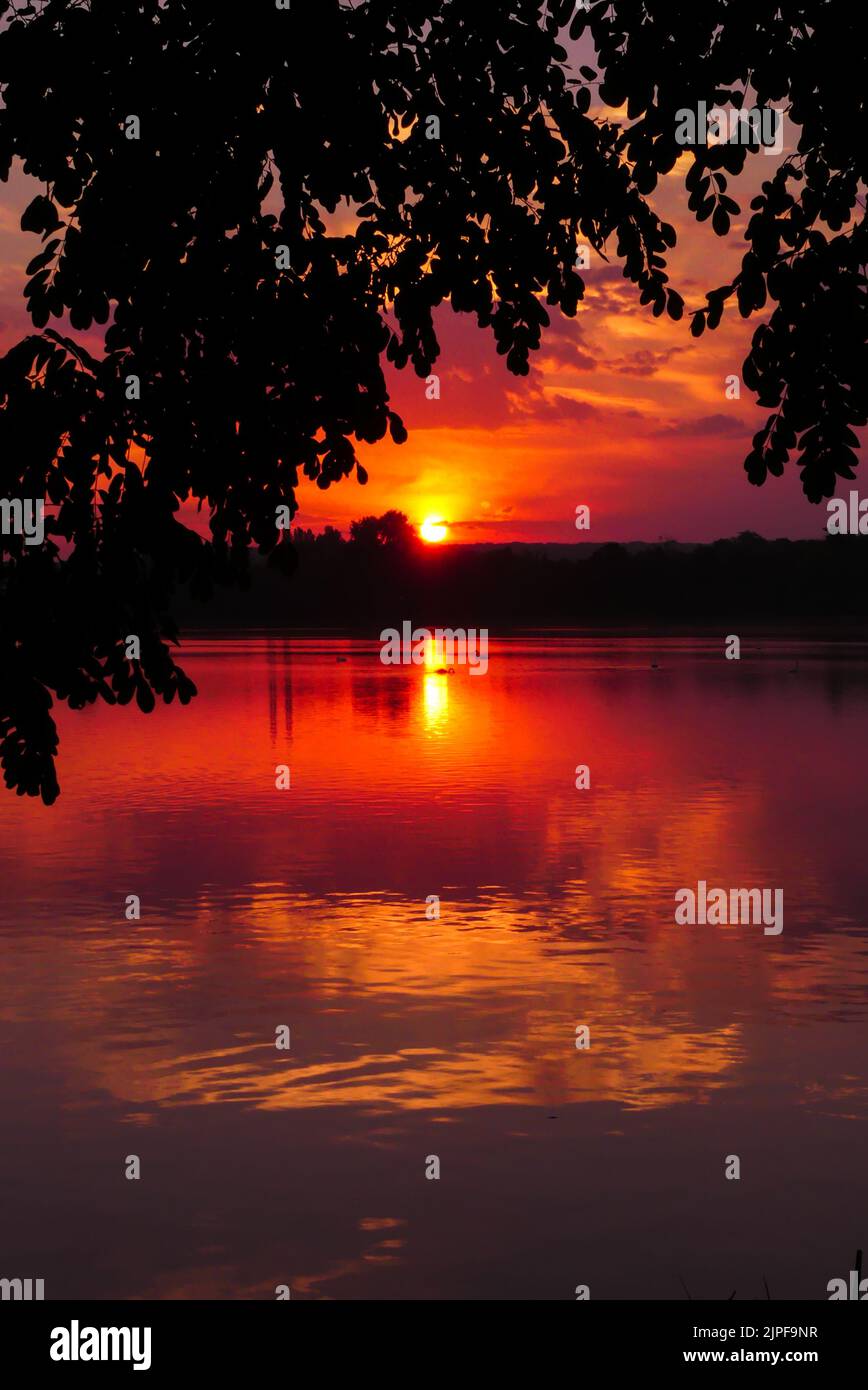 Sunset sky reflecting in water hi-res stock photography and images - Alamy
