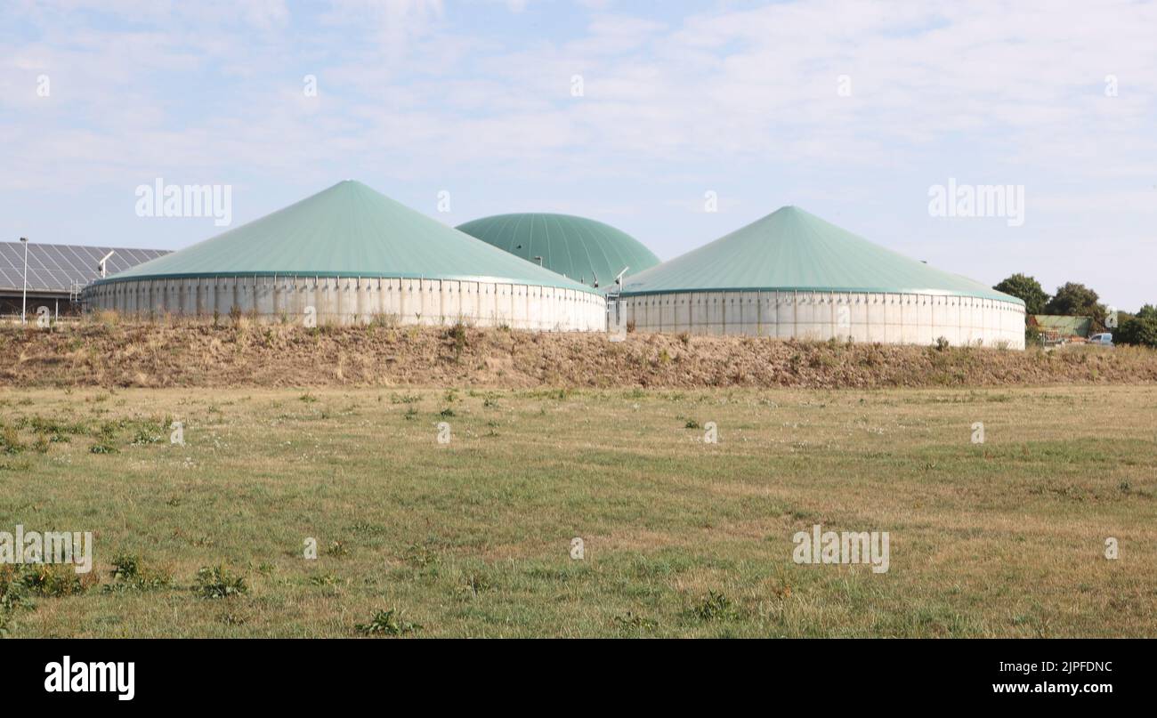 15 August 2022, Thuringia, Niederböhmersdorf: The bio-gas plant of the ...