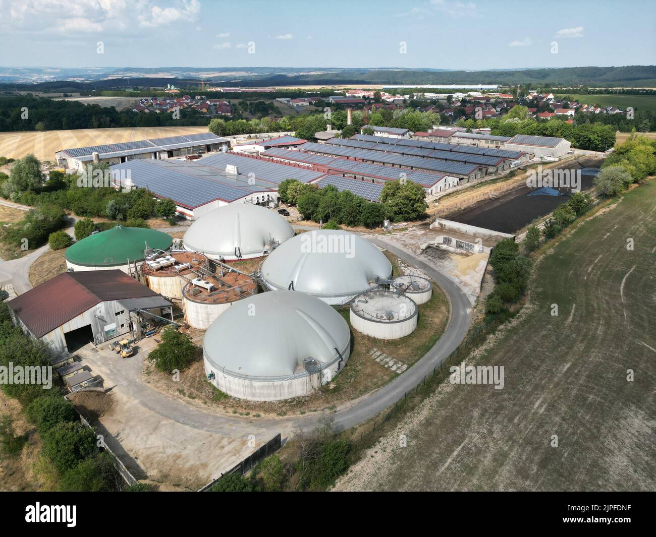 15 August 2022, Thuringia, Mörsdorf: View of a biogas plant of the ...