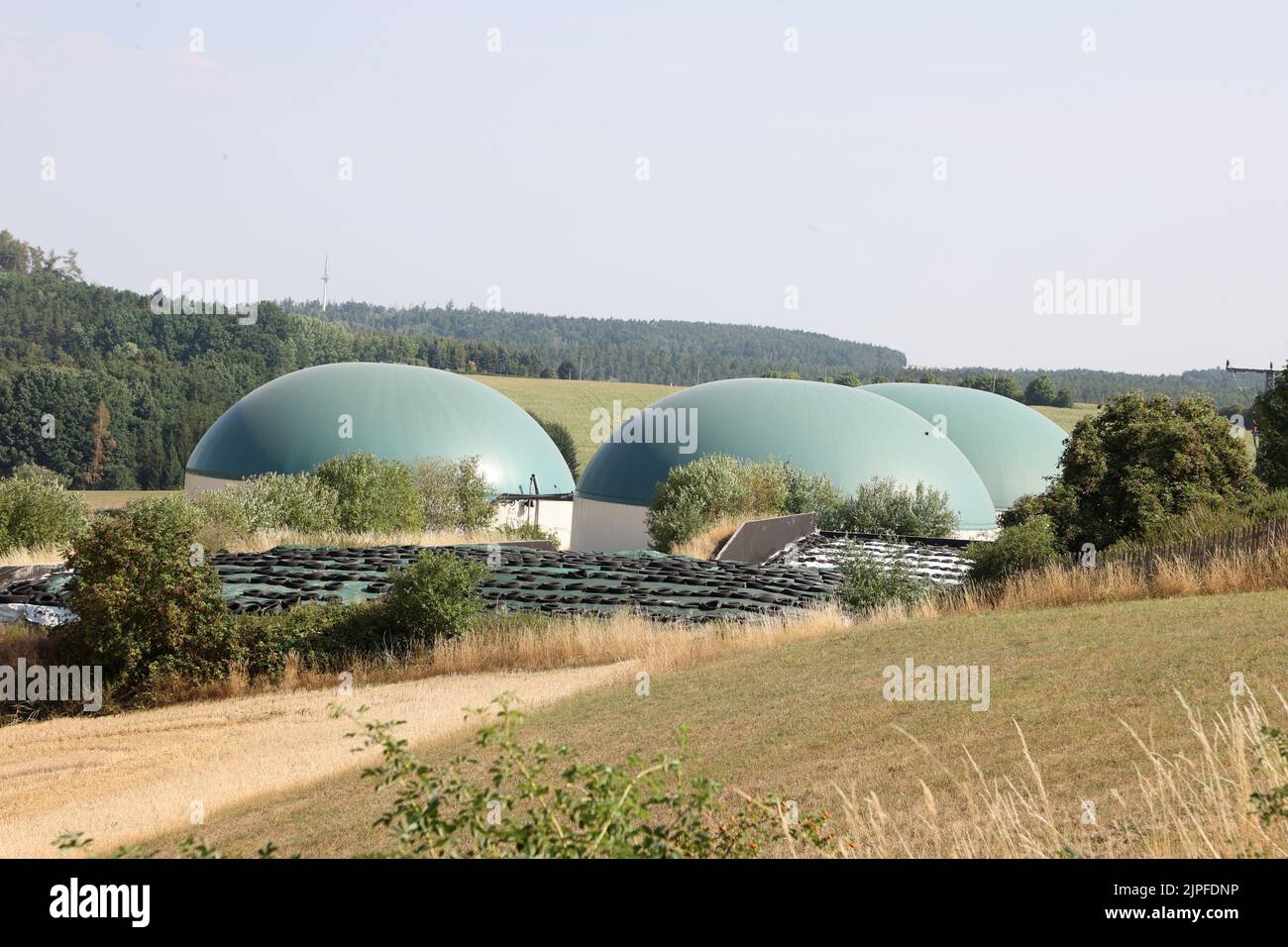 15 August 2022, Thuringia, Niederböhmersdorf: The bio-gas plant of the ...