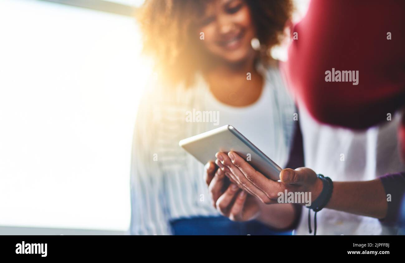 Group young female friends digital hi-res stock photography and images ...