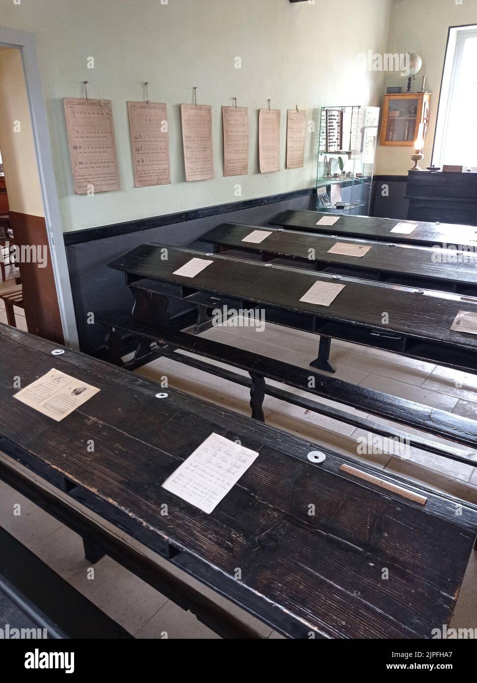 Une salle de classe ancienne, France Stock Photo - Alamy