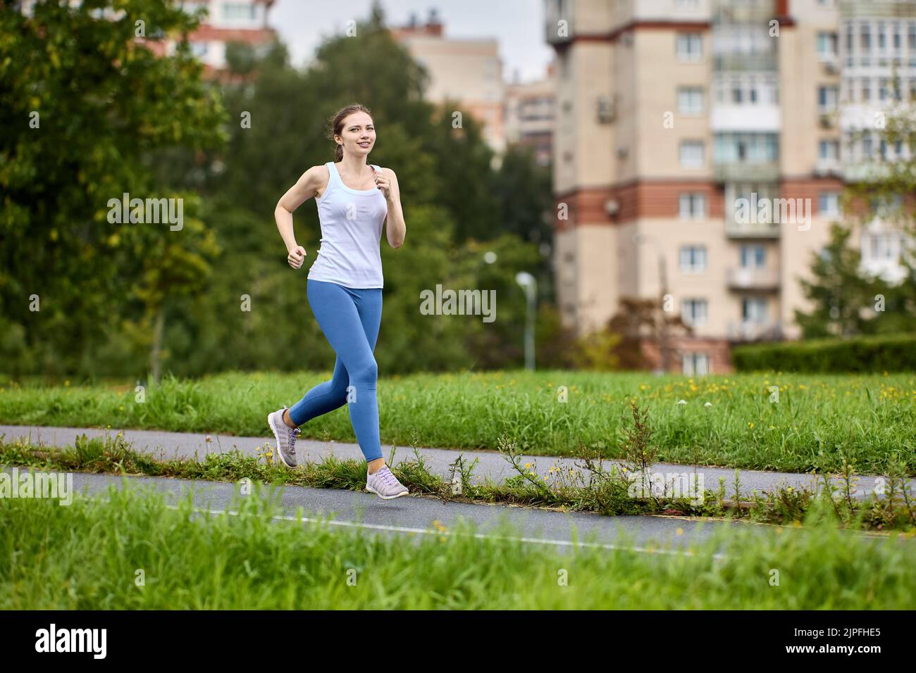 Women 30 stretch hi-res stock photography and images - Alamy