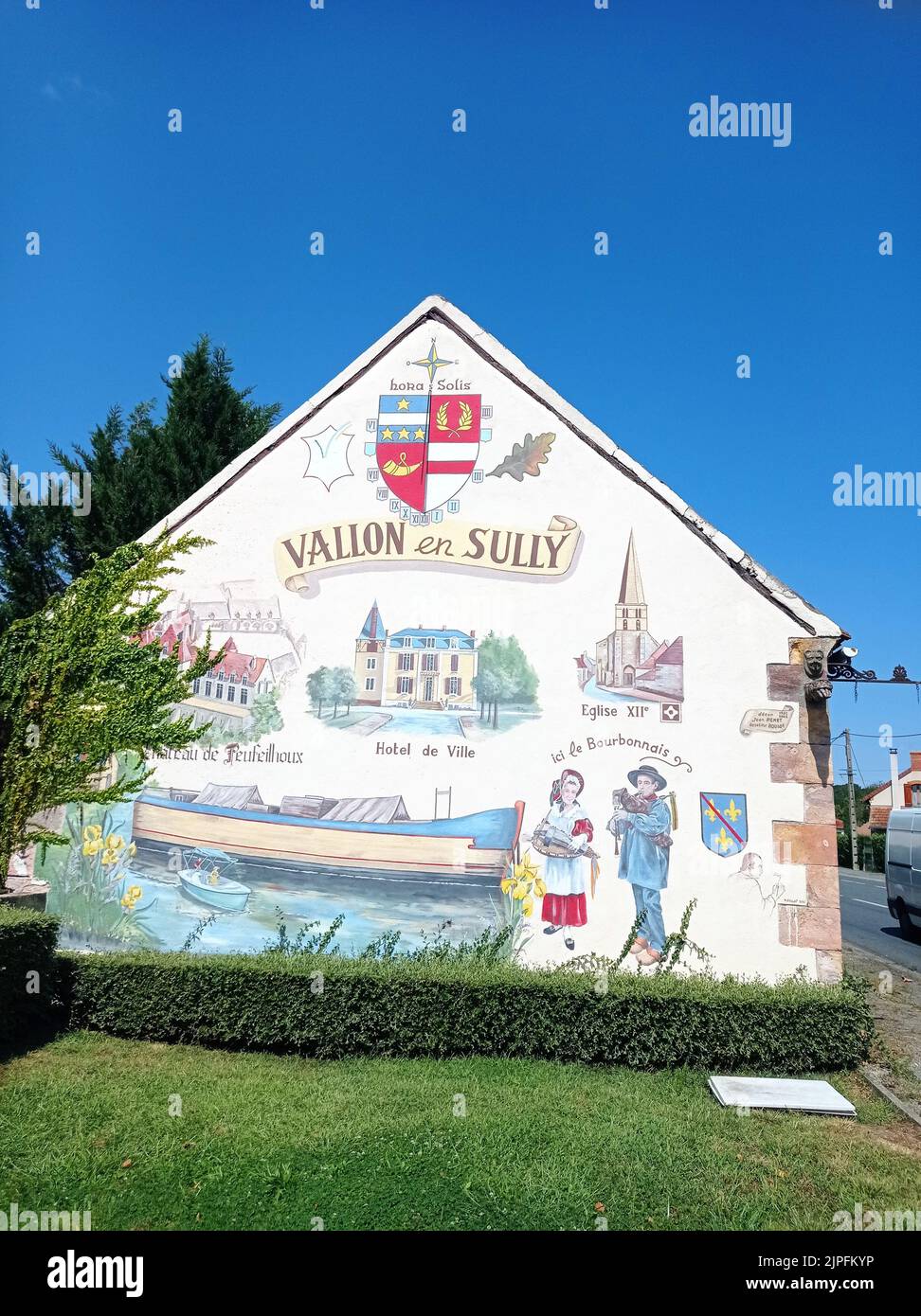Une maison décorée à Vallon en Sully, Allier , France Stock Photo - Alamy