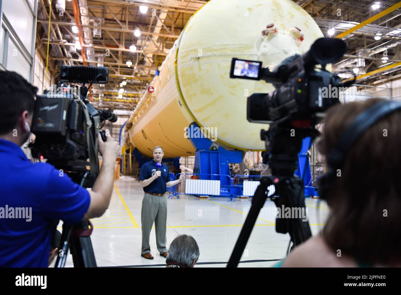 Sls orion in orbit hi-res stock photography and images - Alamy
