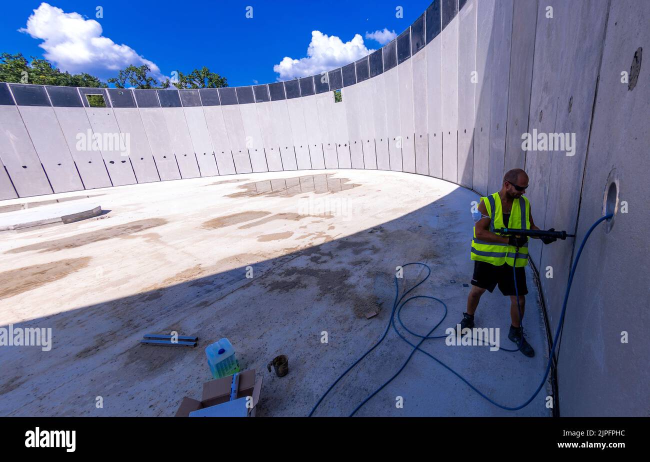 Torgelow, Germany. 16th Aug, 2022. A worker seals the joints in one of ...
