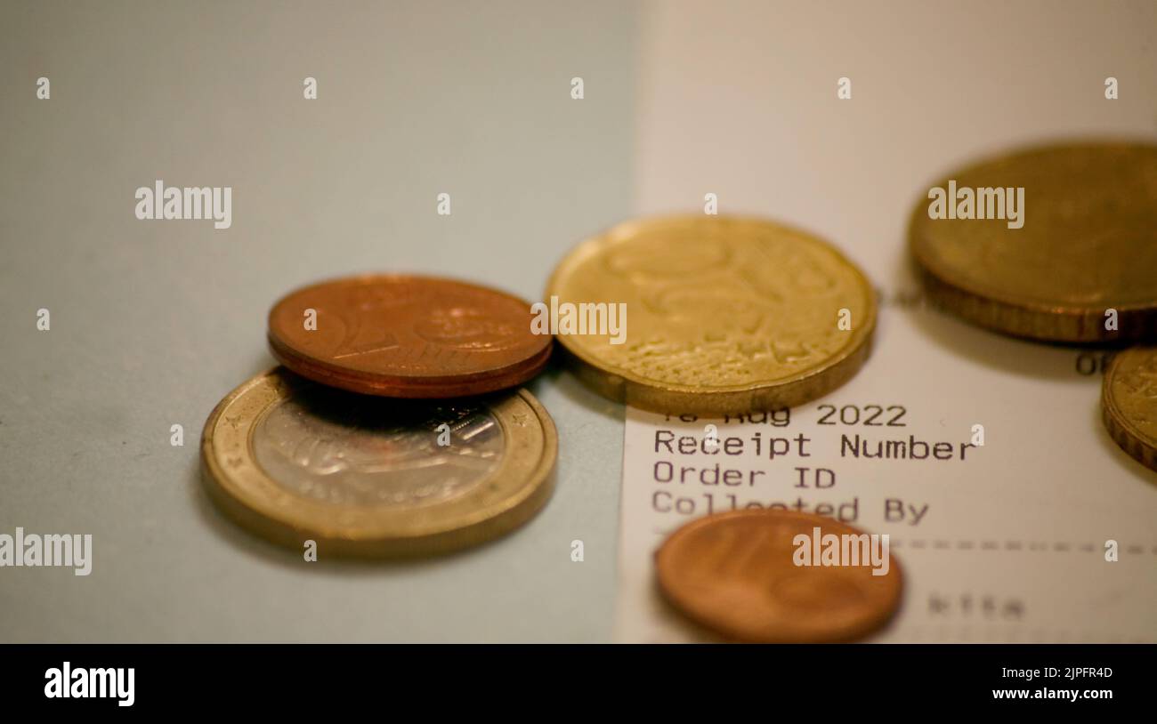 Cash receipt invoice hi-res stock photography and images - Alamy