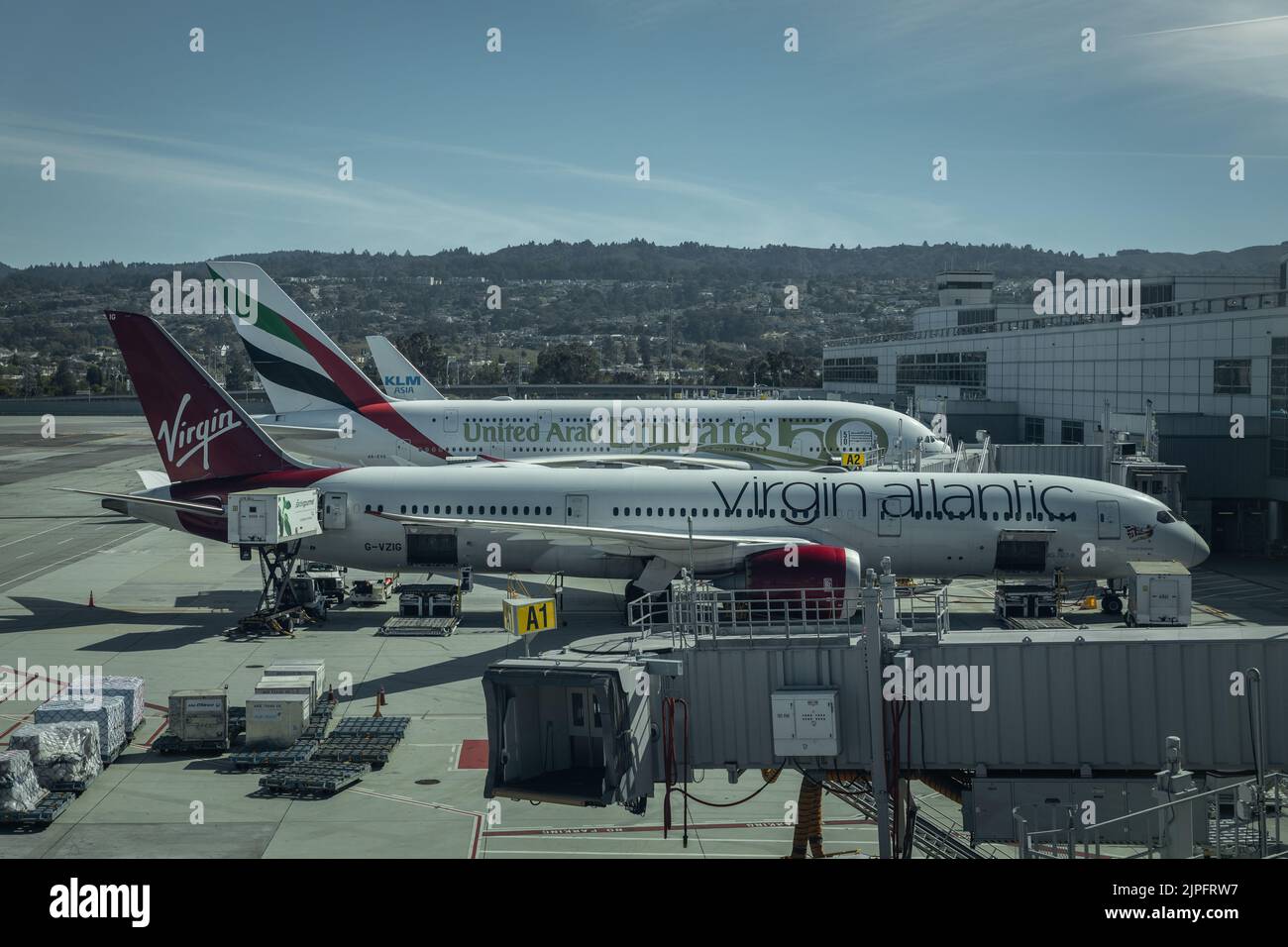 Airplane sit by wing hi-res stock photography and images - Alamy