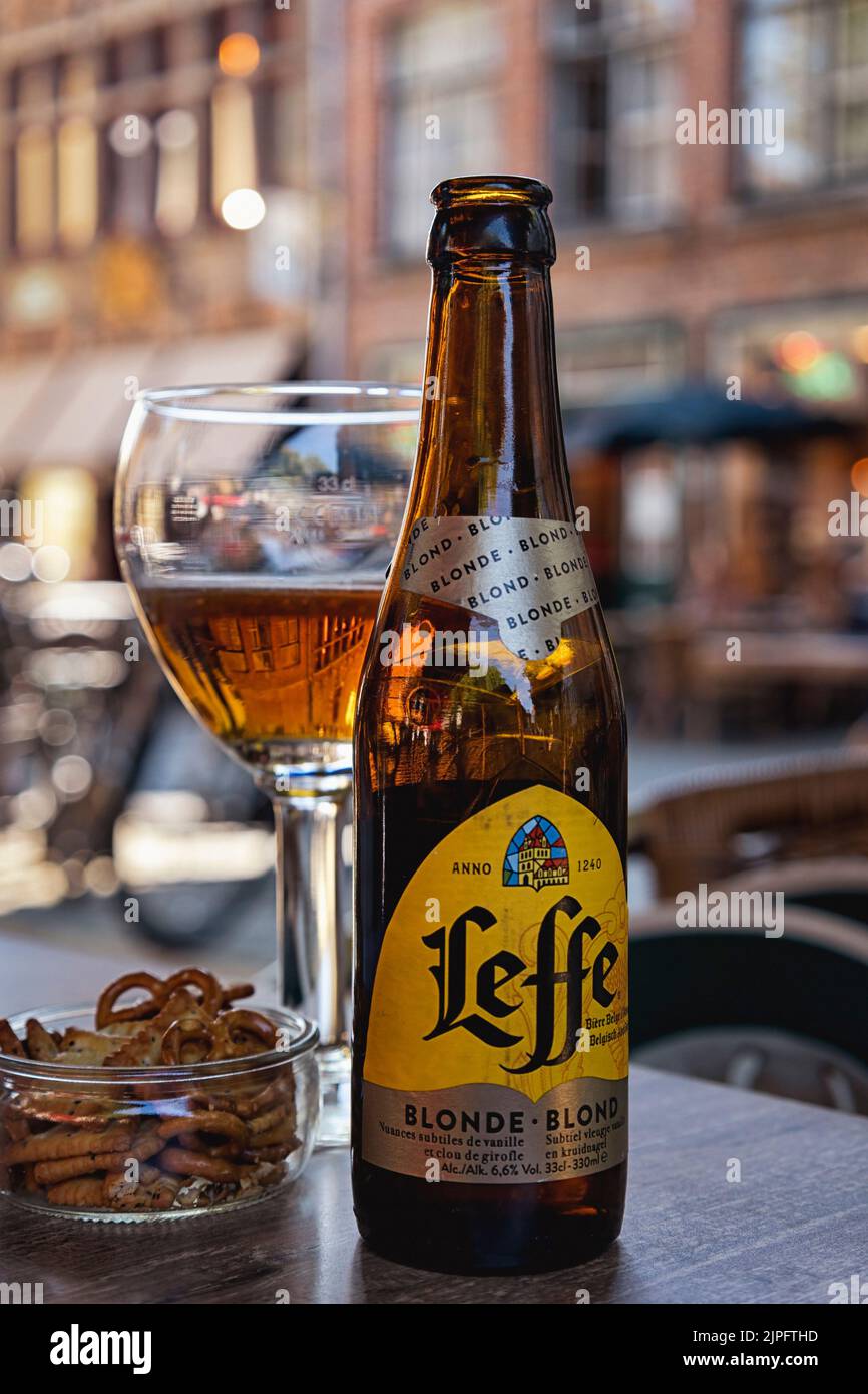 Leffe bonde beer hi-res stock photography and images - Alamy