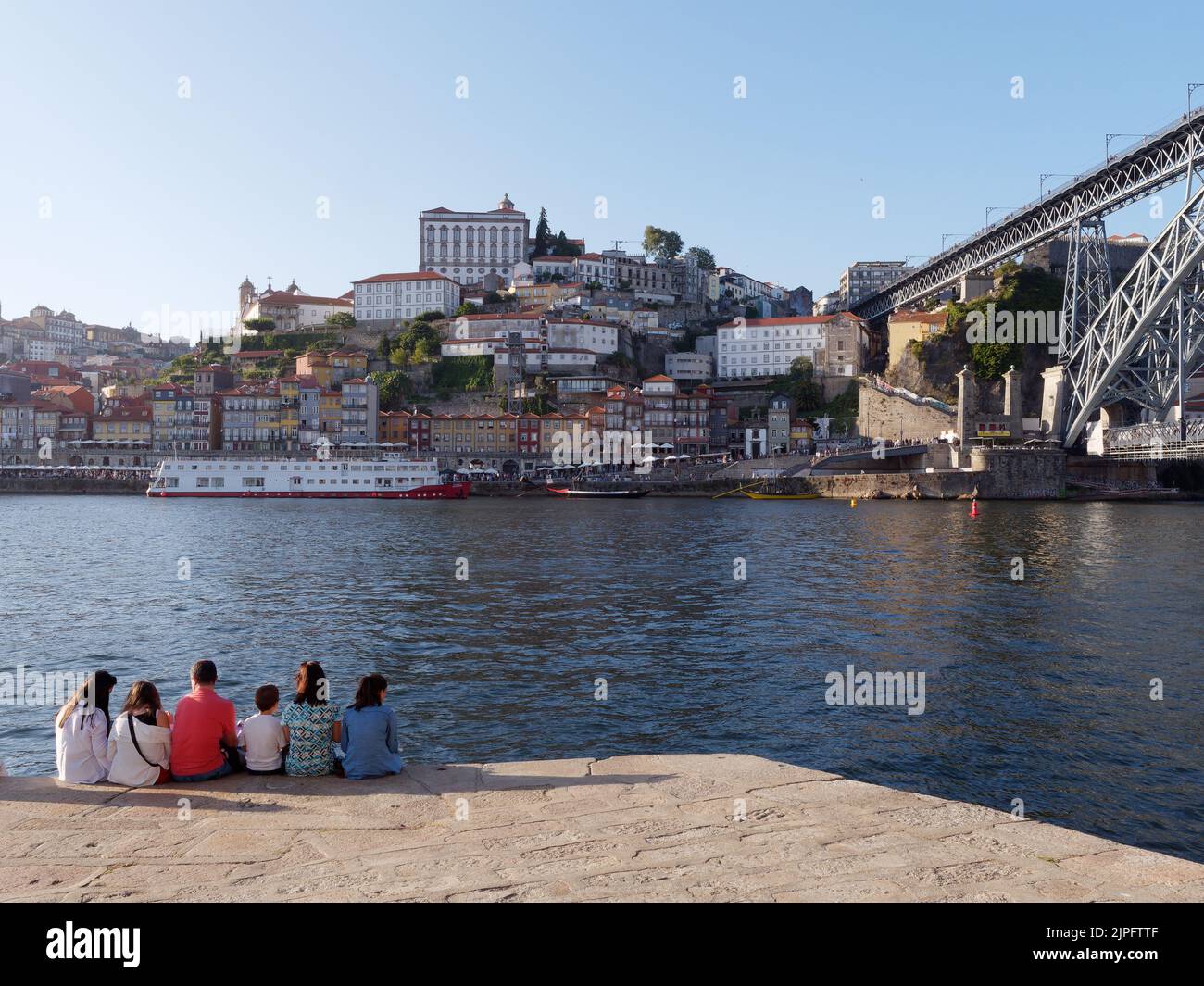Porto Riberia district as seen from across the Douro River with Luis I ...