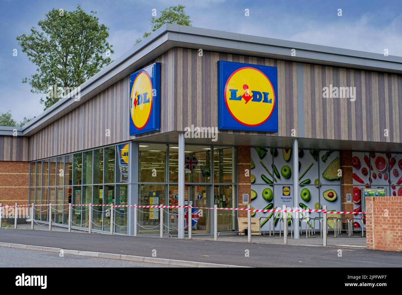 Exterior entrance modern architecture lidl supermarket food shop hi-res ...