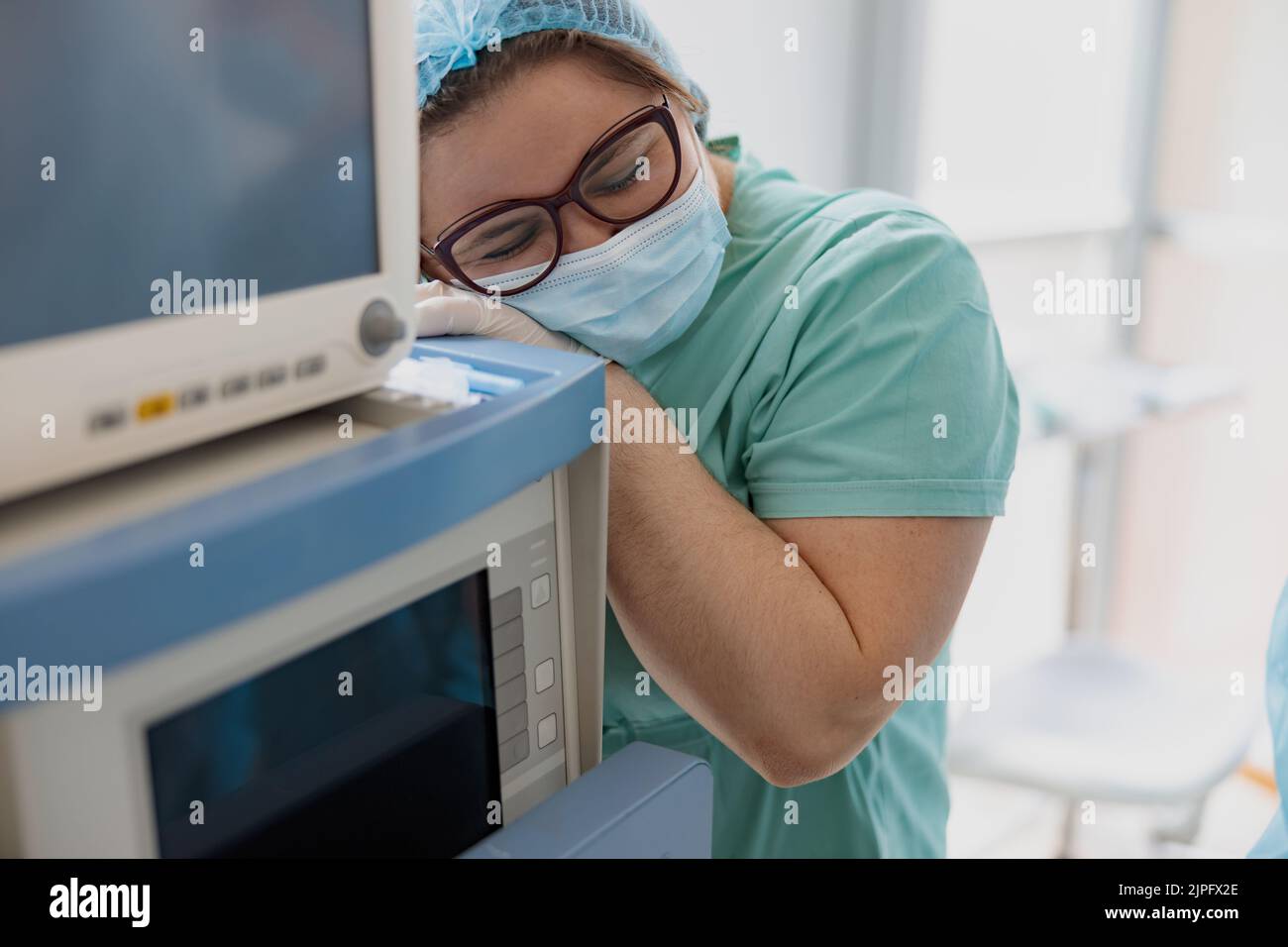 Asian female surgeon in operating room hi-res stock photography and ...