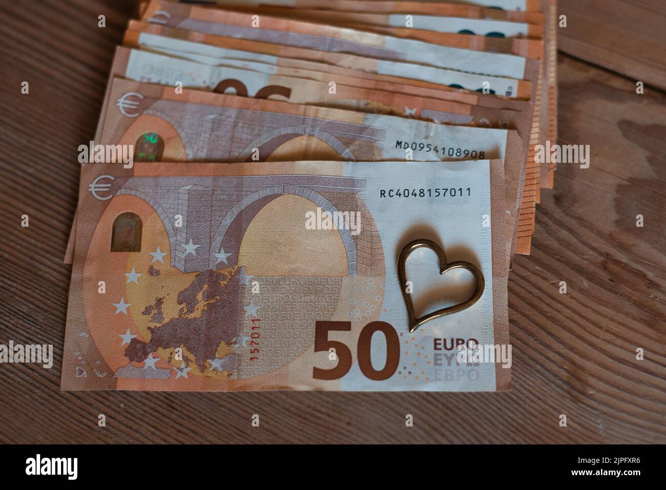 a heart on a 50 euro banknote Stock Photo - Alamy
