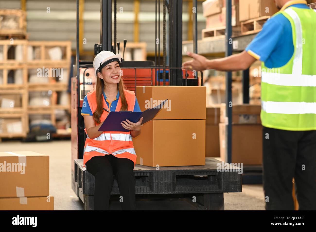 Employee store vest hi-res stock photography and images - Alamy