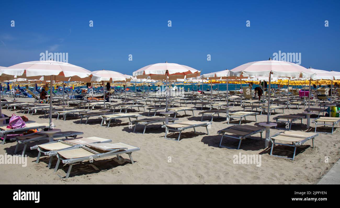 Italian beach view with umbrellas and sunbeds. Summer day on the beach ...