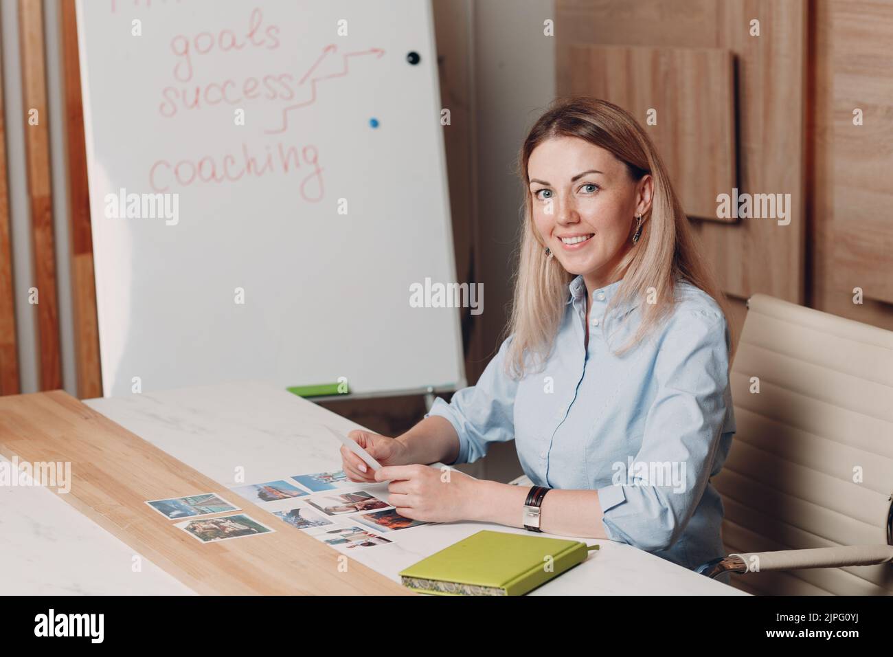 Woman coach coaching with OH cards indoor training psychology Stock ...