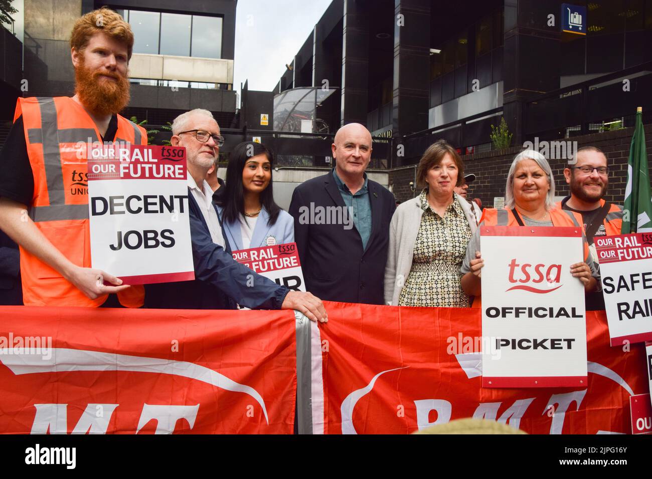 London, UK. 18th August 2022. Jeremy Corbyn, Labour MP for Coventry ...