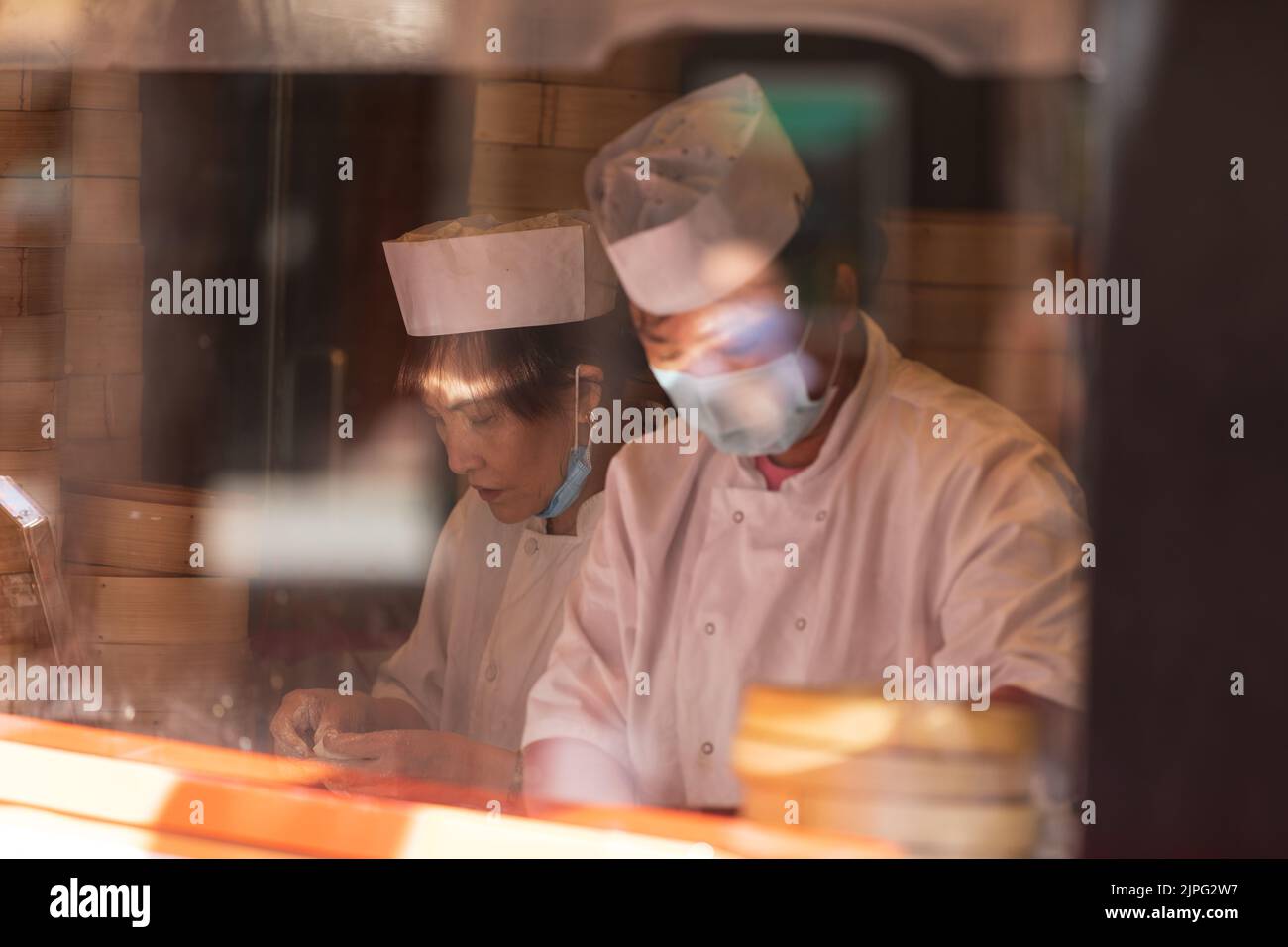 Restaurant kitchen window hi-res stock photography and images - Alamy