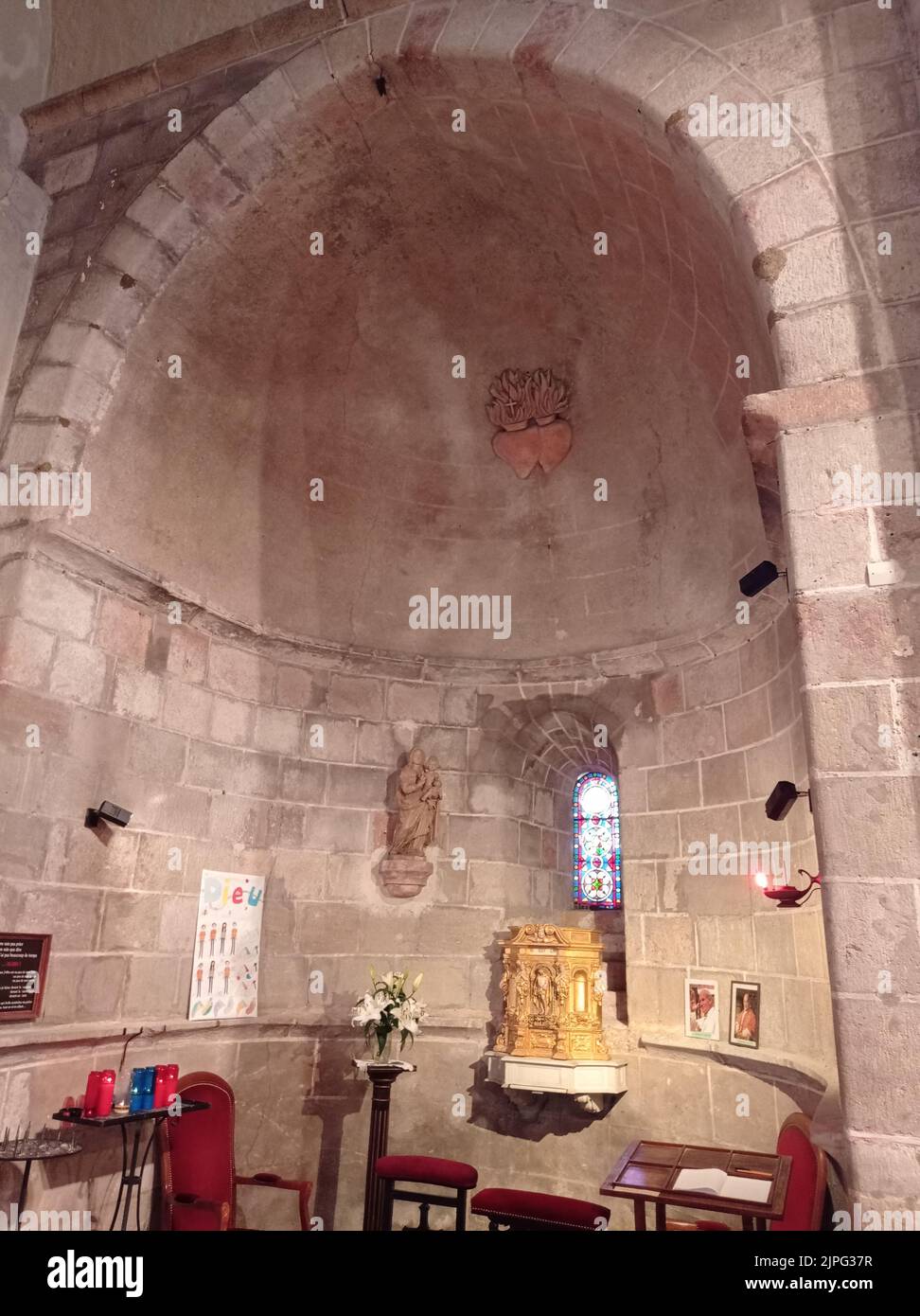 Église Saint Blaise à Vallon en Sully, L'Allier, France Stock Photo - Alamy