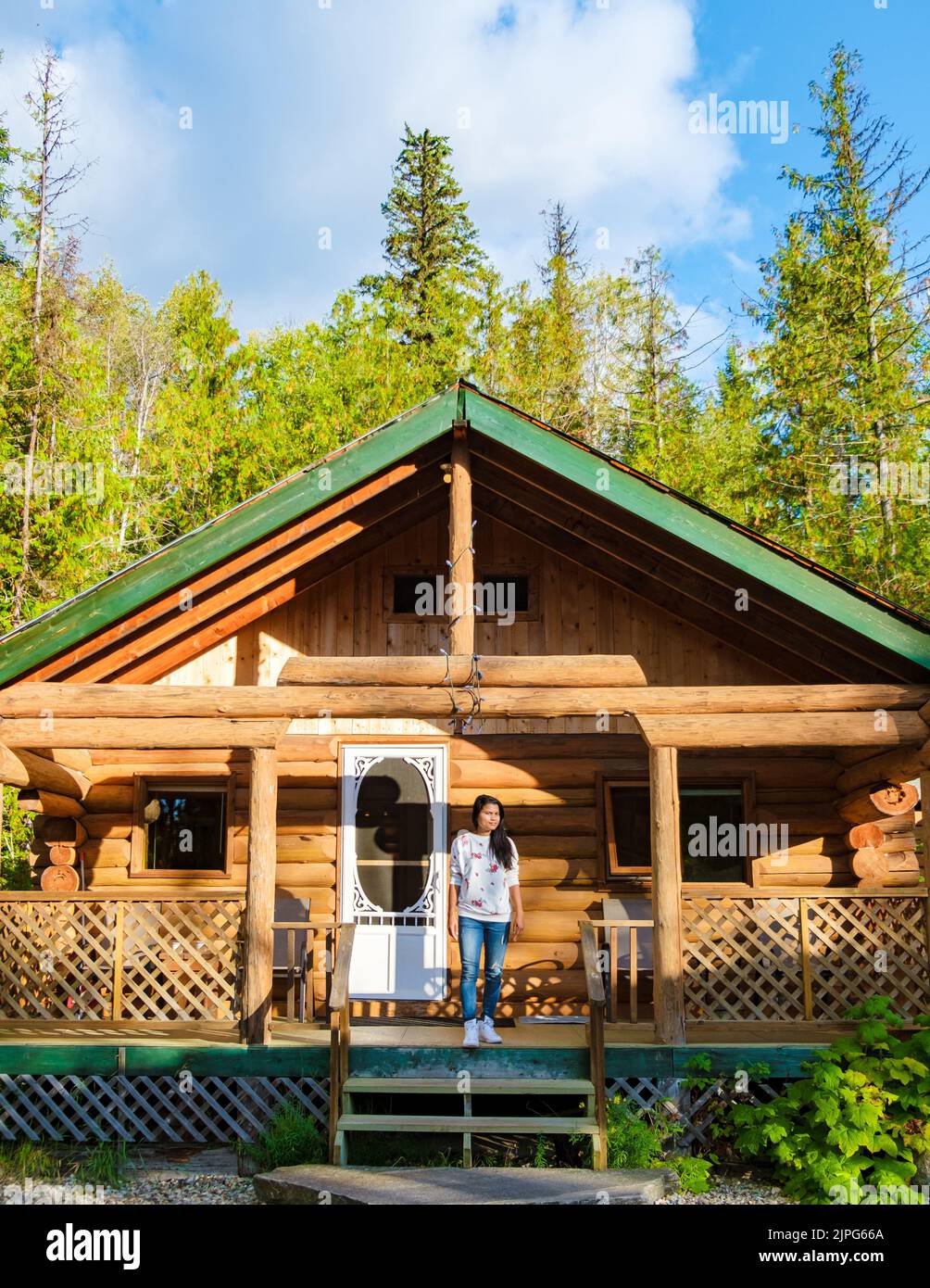 Wooden hut in an autumn forest, cabin off the grid, wooden cabin ...