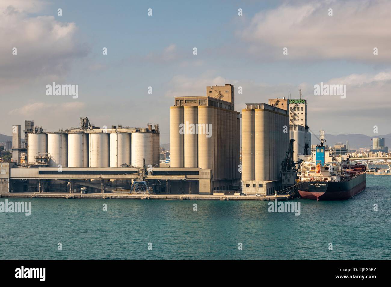 The bulk carrier Golden Amber loading grain from the huge Ergransa ...