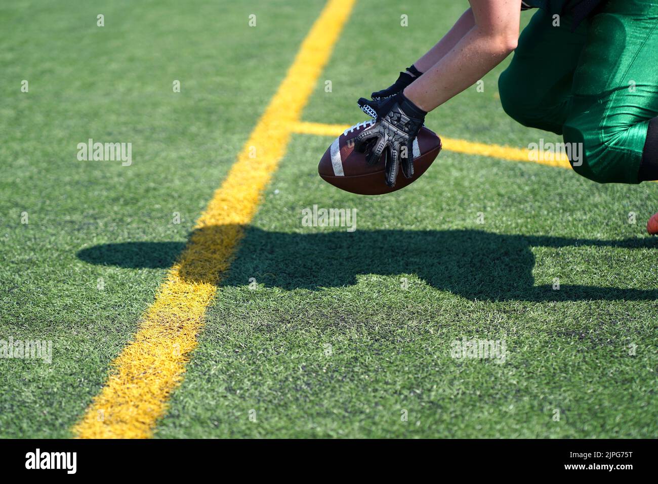 American football pitch hi-res stock photography and images - Alamy