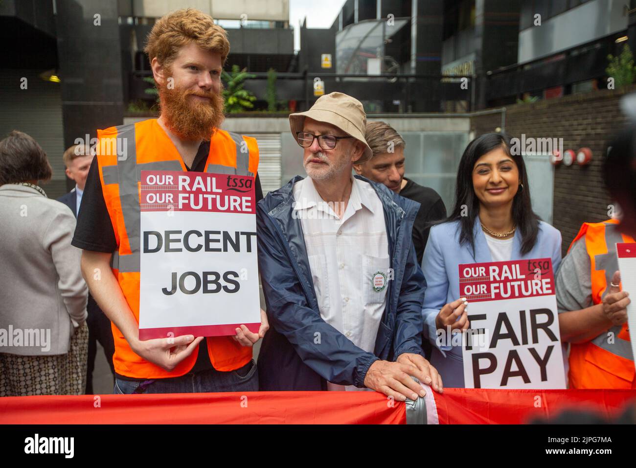 Labour mp rail picket hi-res stock photography and images - Alamy