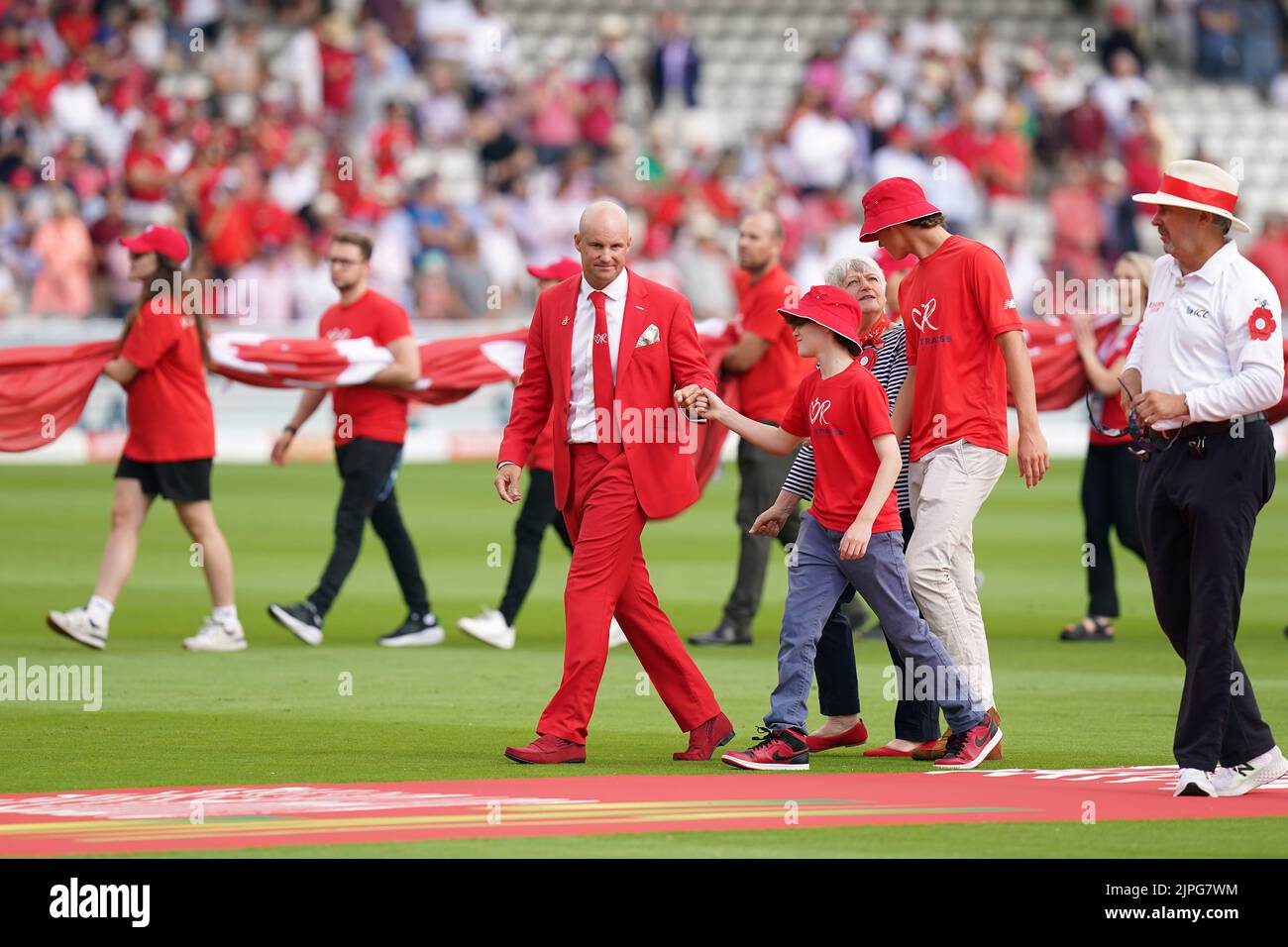 Andrew Strauss and his children Sam and Luca wearing red for the Ruth ...
