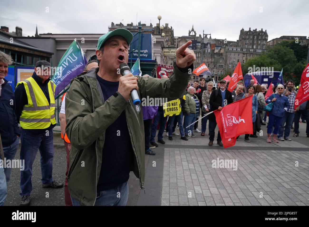 Comedian Mark Thomas speaking at RMT picket lines at Edinburgh Waverley ...