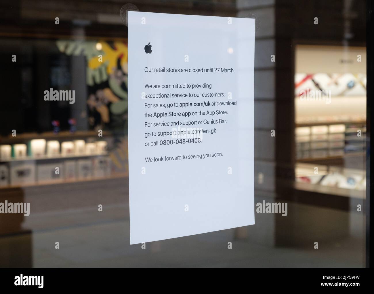 Sign on door of Apple Store in Covent Garden announcing that all Apple ...