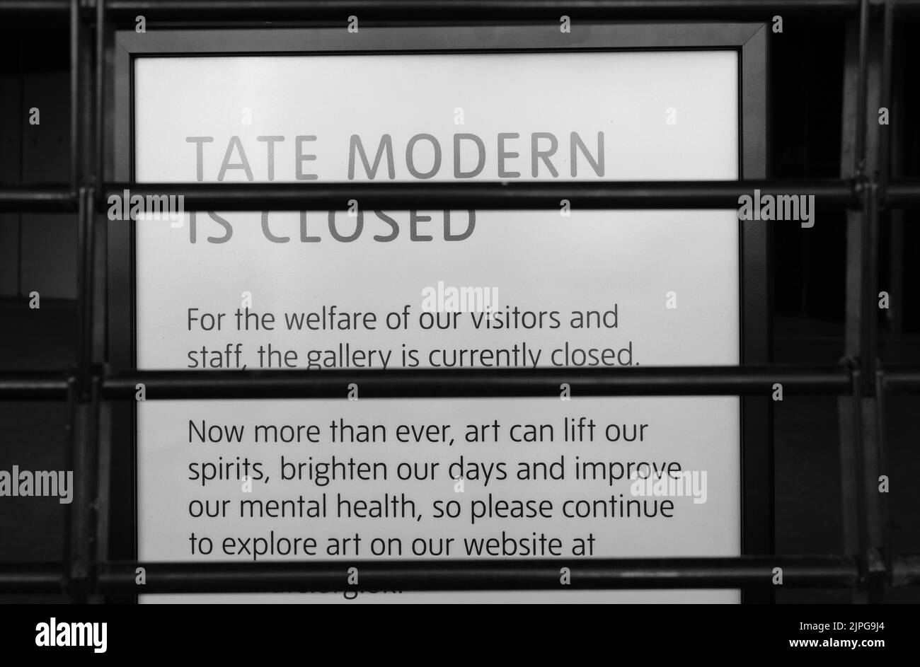Closed sign outside the Tate Modern during the Coronavirus (Covid-19 ...