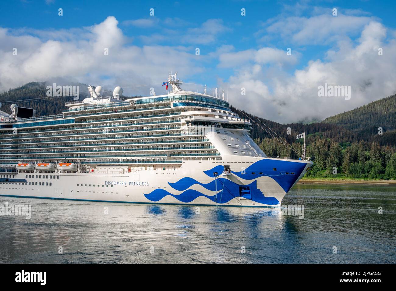 Juneau, Alaska - July 27, 2022: Cruise ship Discovery Princess arriving at Juneau's cruise ship ...