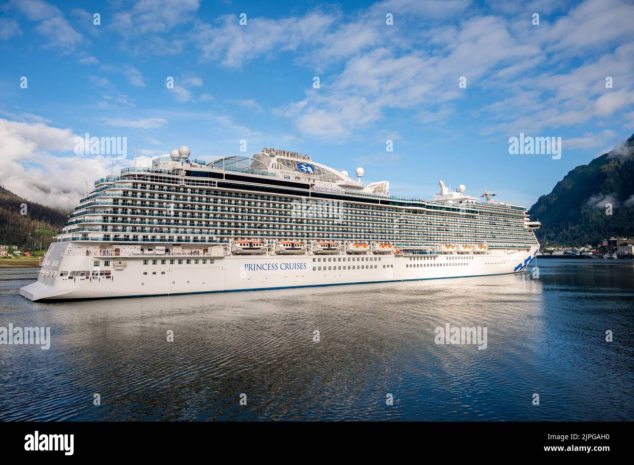Juneau, Alaska - July 27, 2022: Cruise ship Discovery Princess arriving at Juneau's cruise ship ...