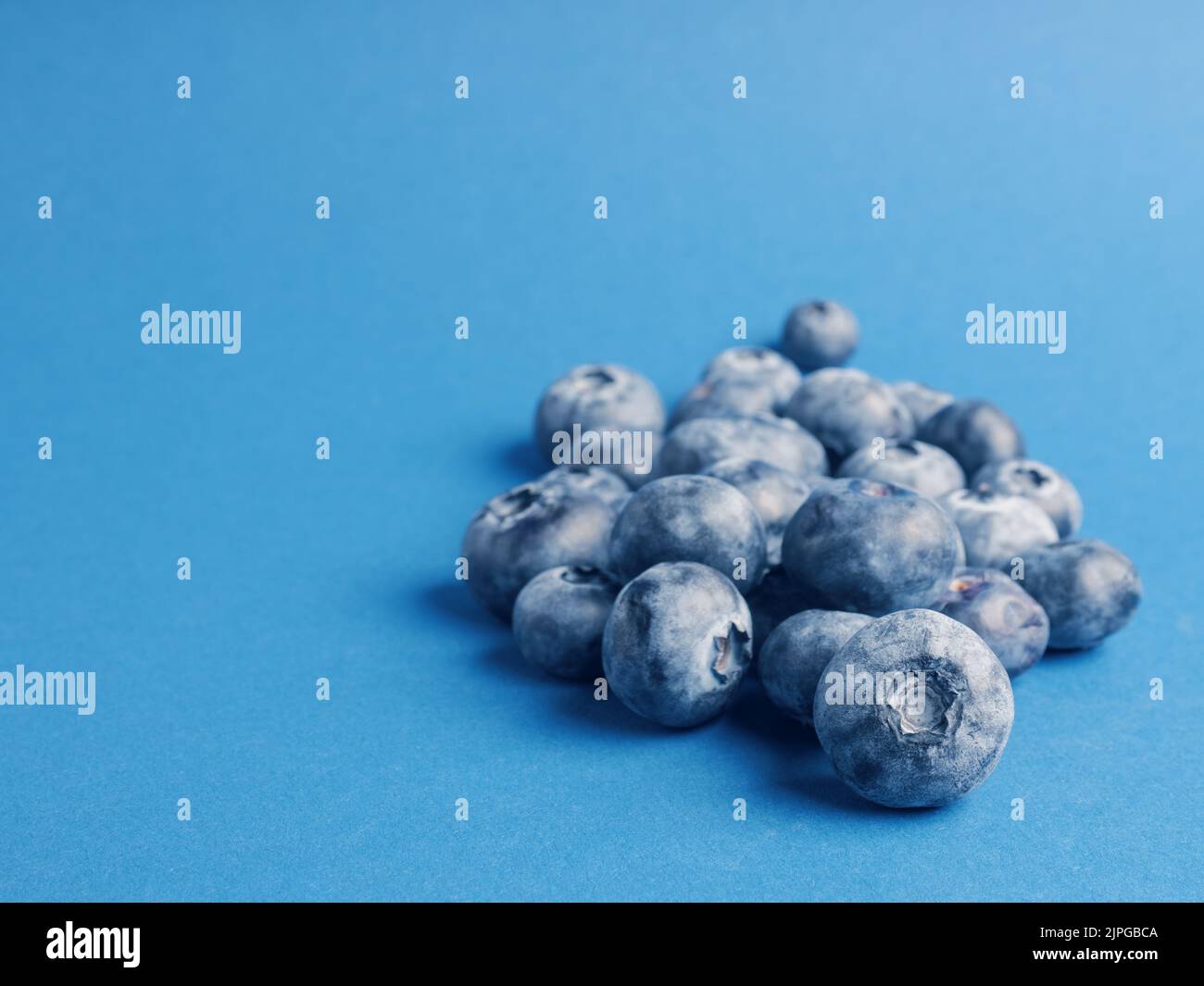 blueberries, blueberrys, blueberry, raspberries Stock Photo - Alamy