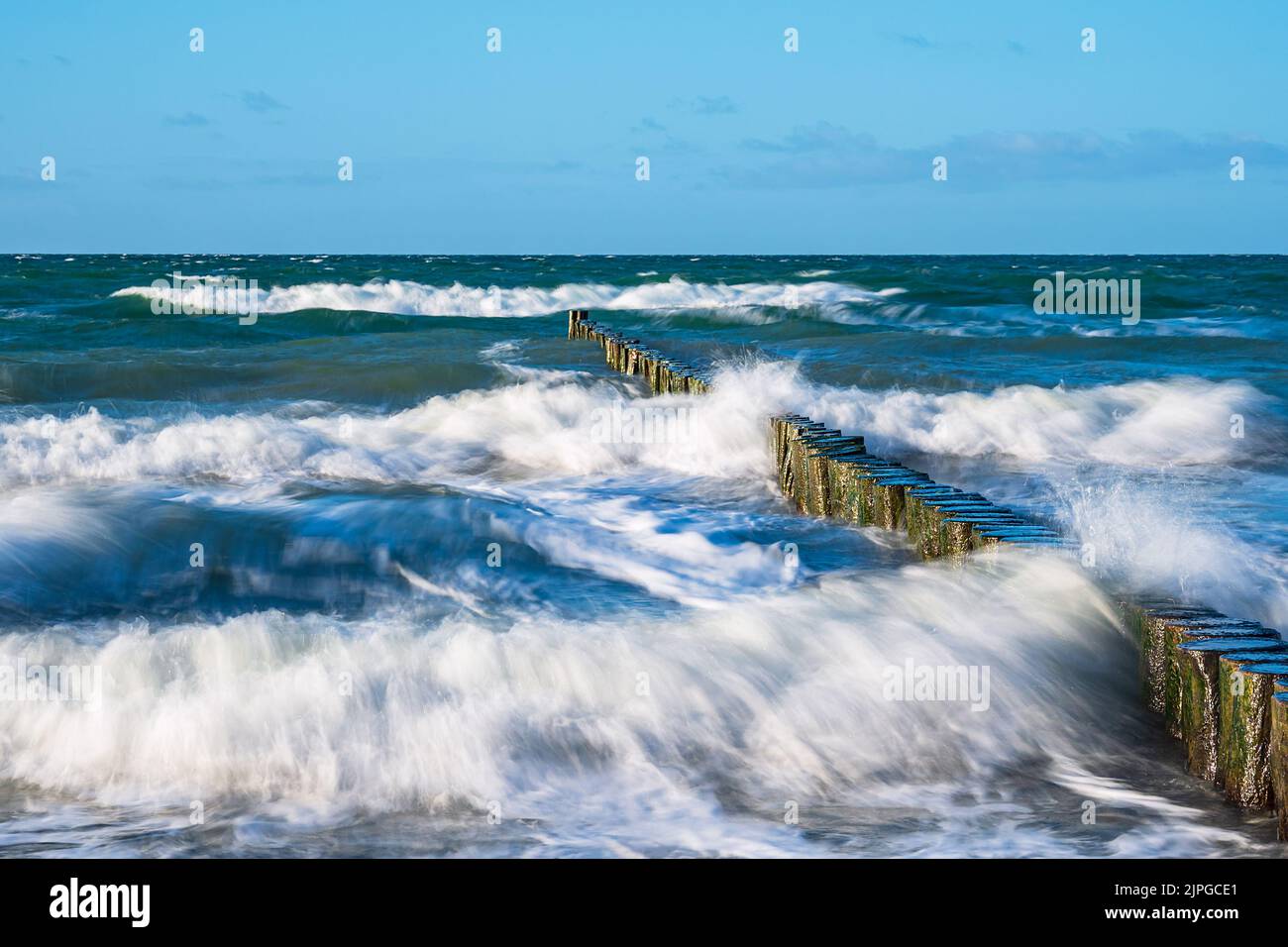 Stormy beaches hi-res stock photography and images - Alamy