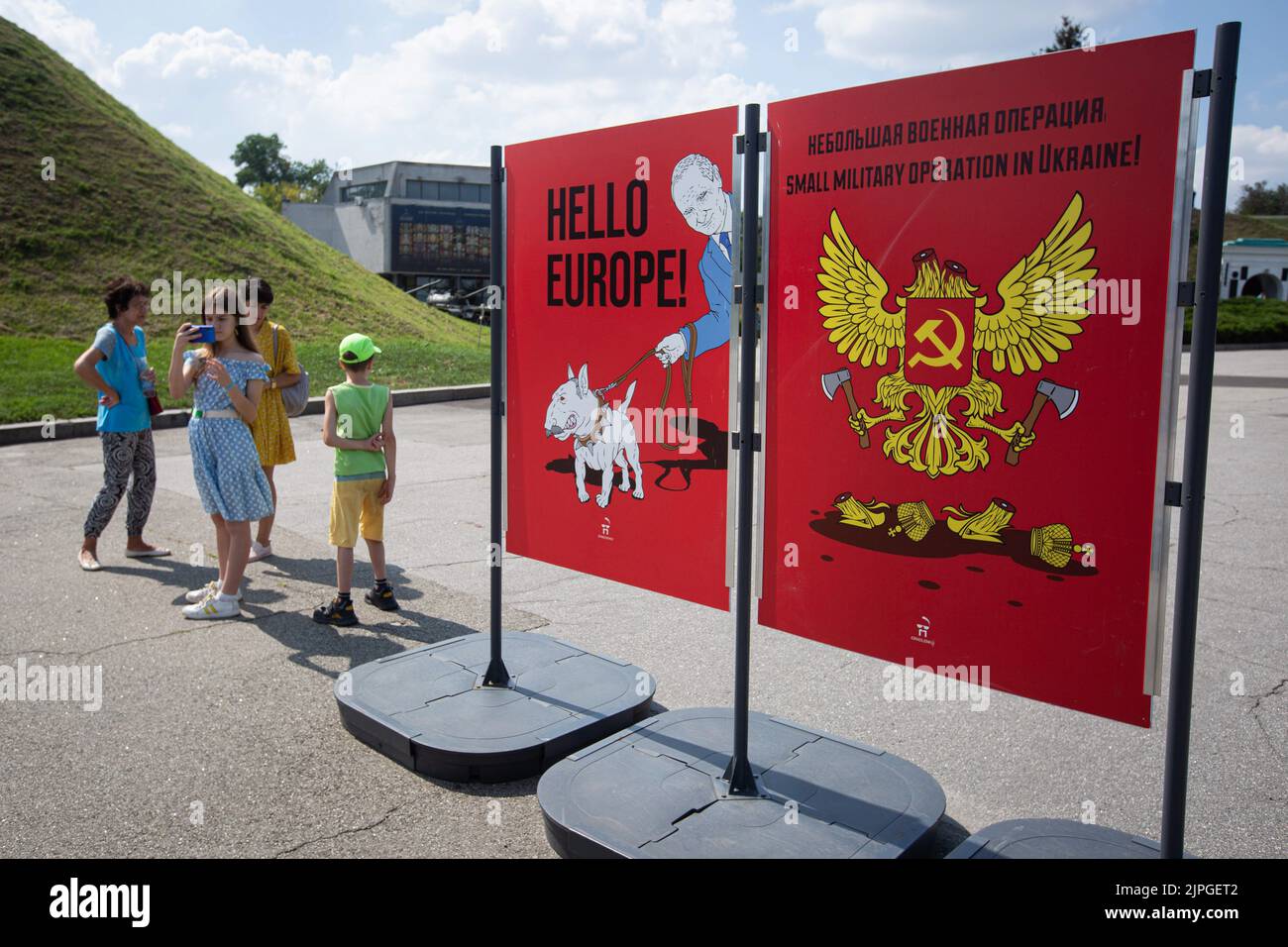 Kyiv, Ukraine. 17th Aug, 2022. People visit an outdoor poster ...